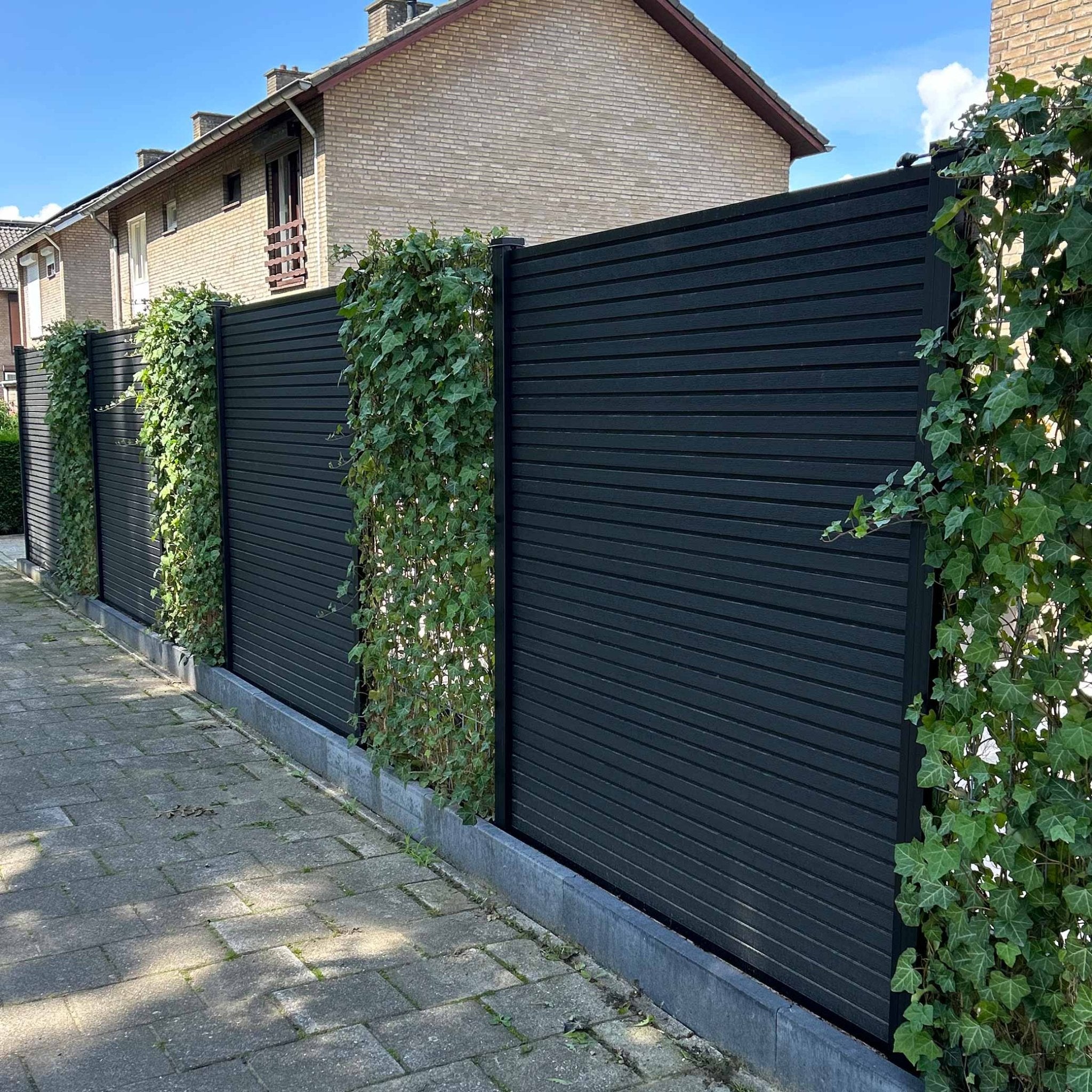 Premium Rhombus schutting kopen? Koop een zwarte schutting bij Compoziet!