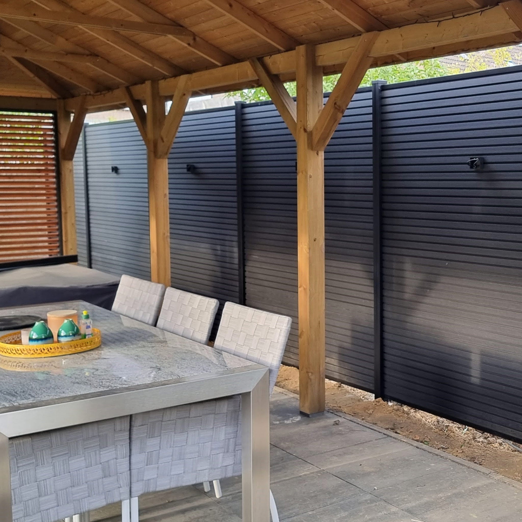 Premium Rhombus schutting kopen? Koop een zwarte schutting bij Compoziet!