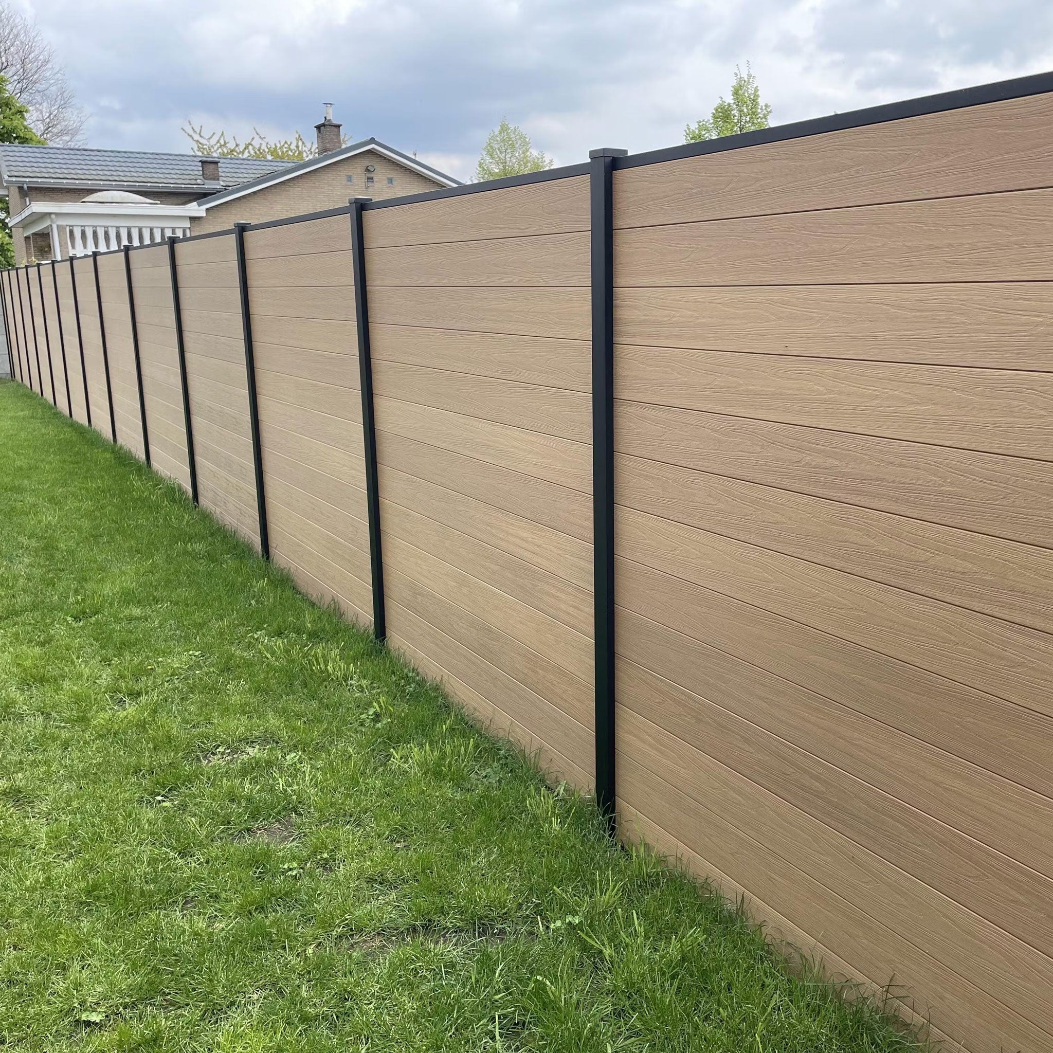 Set Premium Composiet Schutting Eiken - inclusief tuinpalen – Compoziet